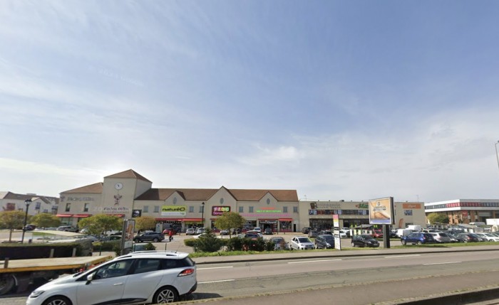 Commerce, Murs libres, 440 000 €, 146 m², 78630, Orgeval - Point de vente